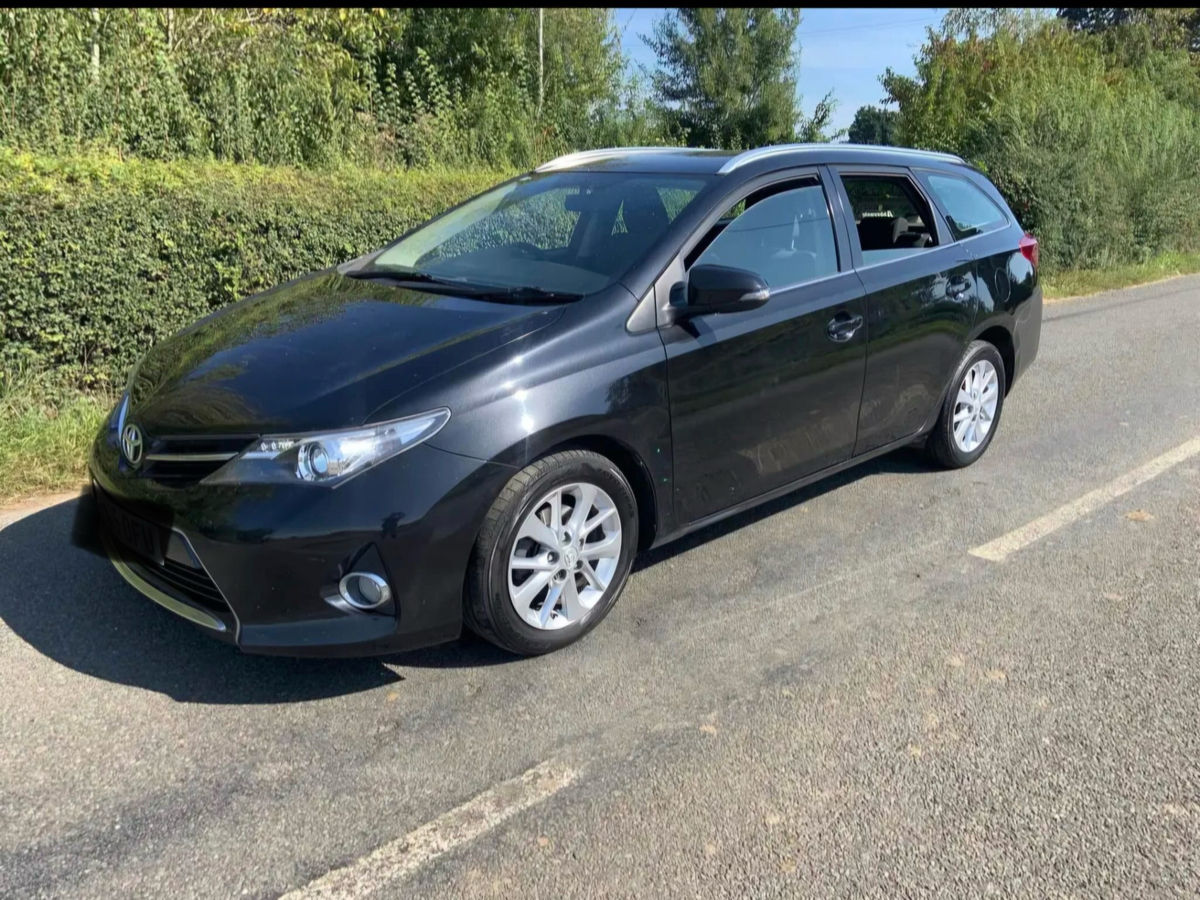 Toyota Auris an. 2015 cu rulaj 180000 km, Diesel, 4400