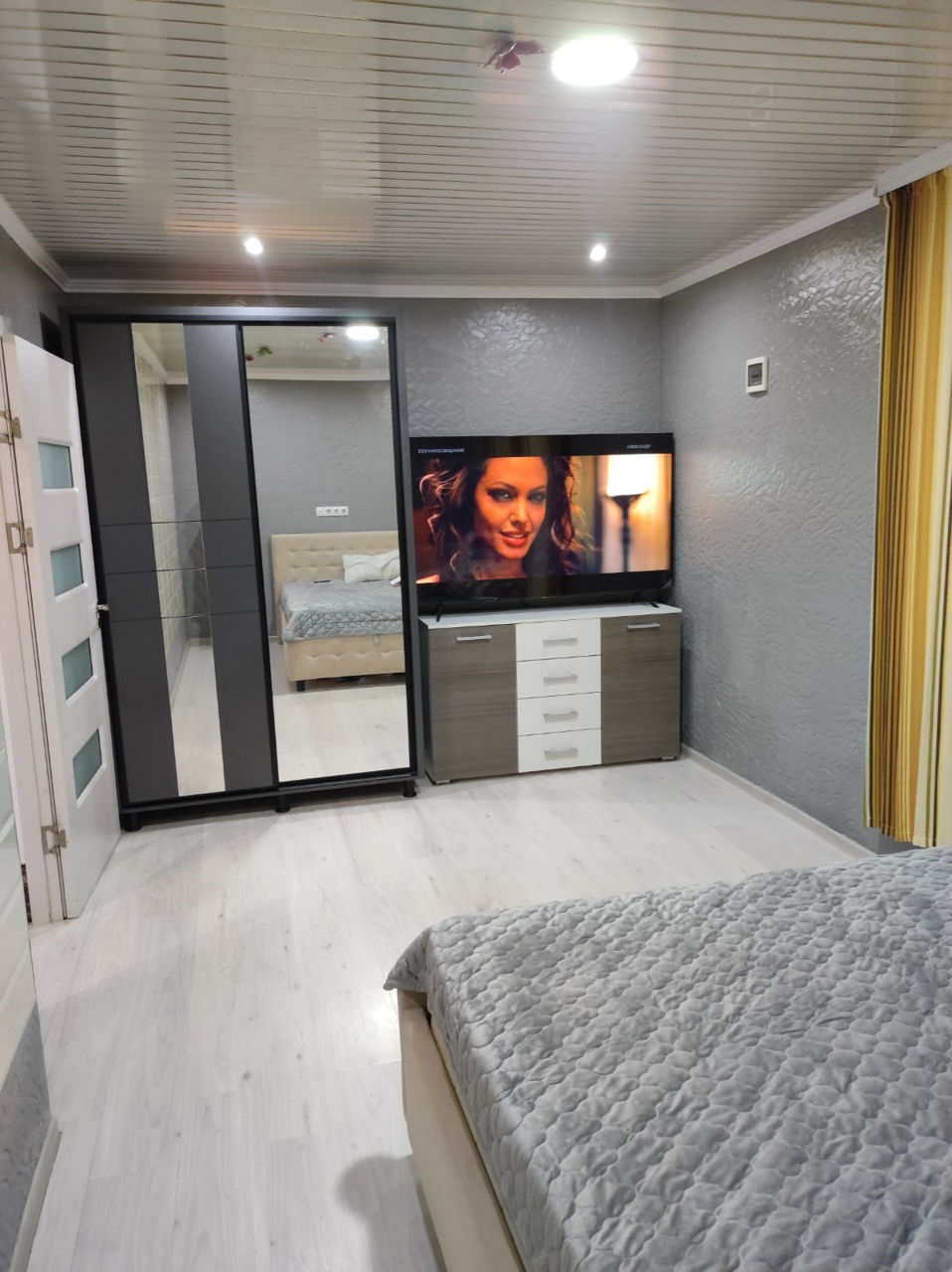 Se vinde casa centru