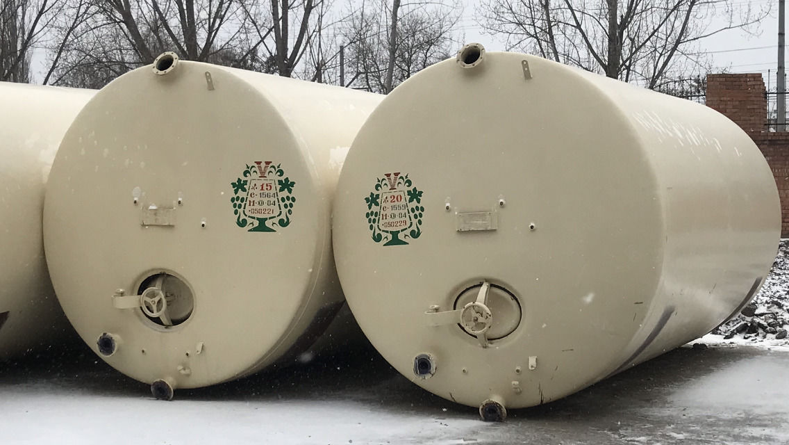 Butoi ulei,apa,motorina-16 tone.Cisterna din metal emailat in stare buna!