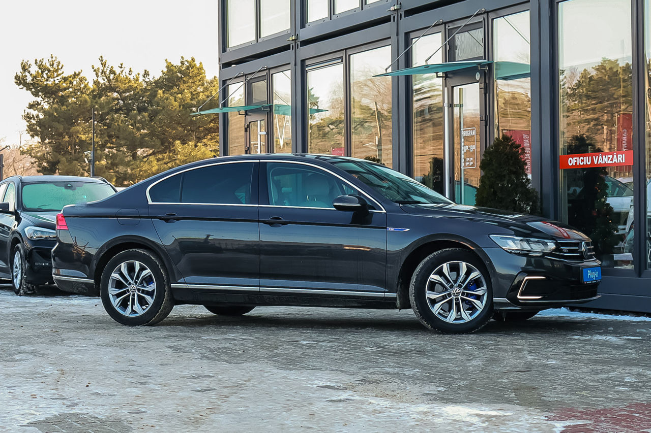 Volkswagen Passat an. 2021 cu rulaj 139500 km, Plug-in Hybrid (benzină ...