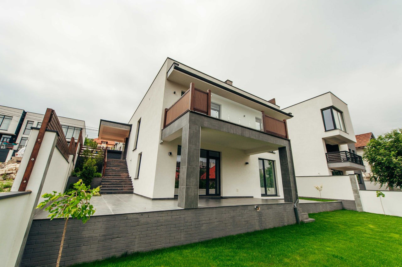 Casă în 2 nivele, or. Durlești, 270 mp + 5 ari!