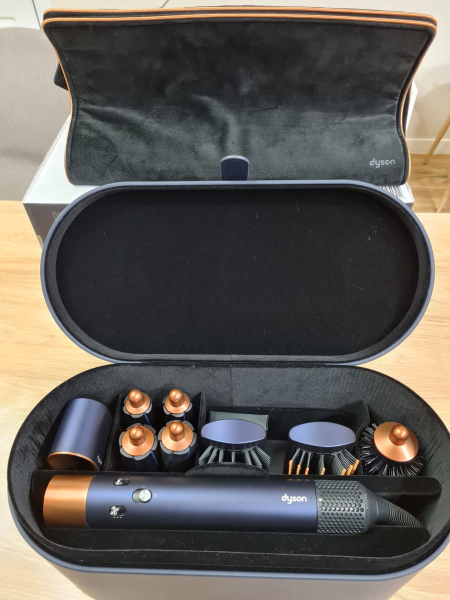 Dyson airwrap HS01