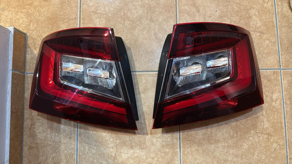 Faruri spate fabia 3 hatchback