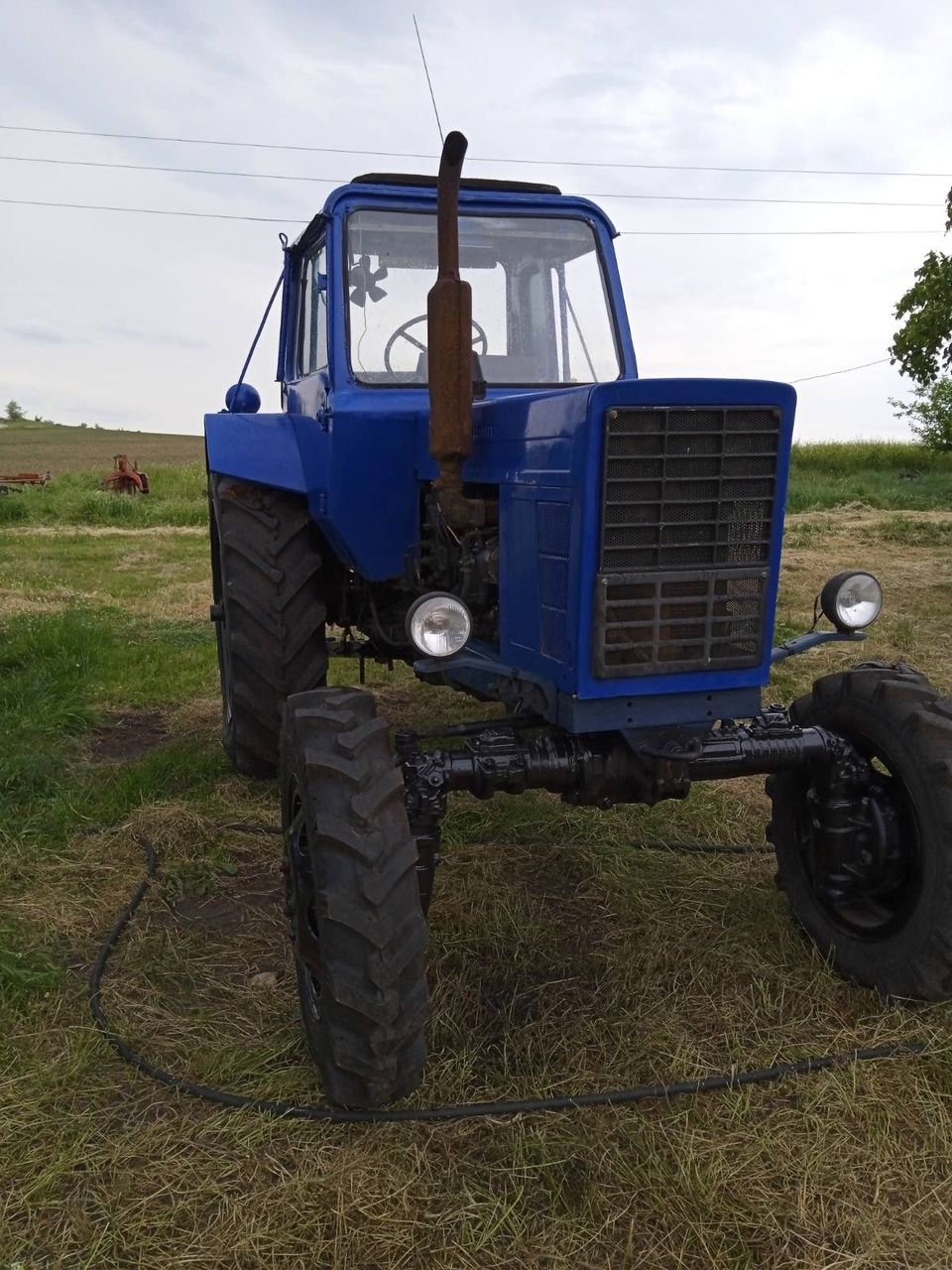 Tractor Mtz 82 cu remorcă, pres, greblă, coasă și plug