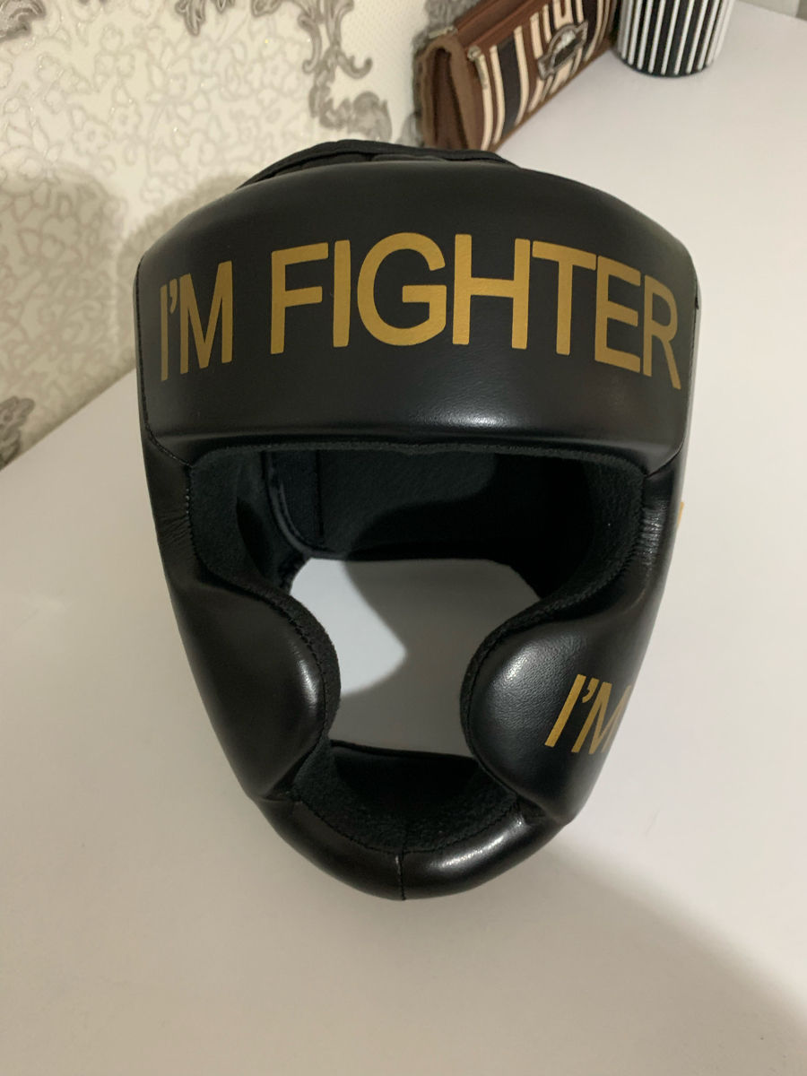 Mănuși și Casca de box