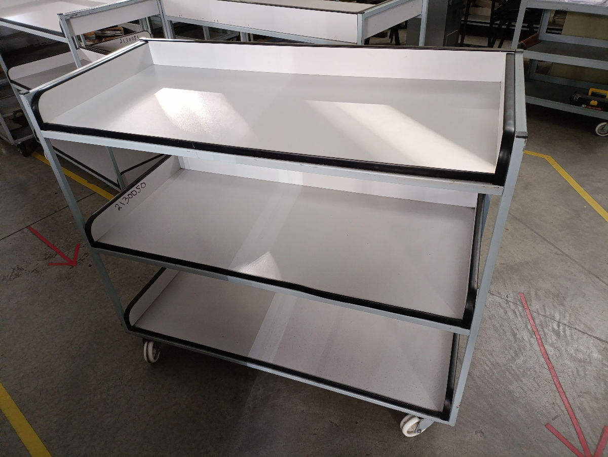 Cărucioare pe roți cu rafturi