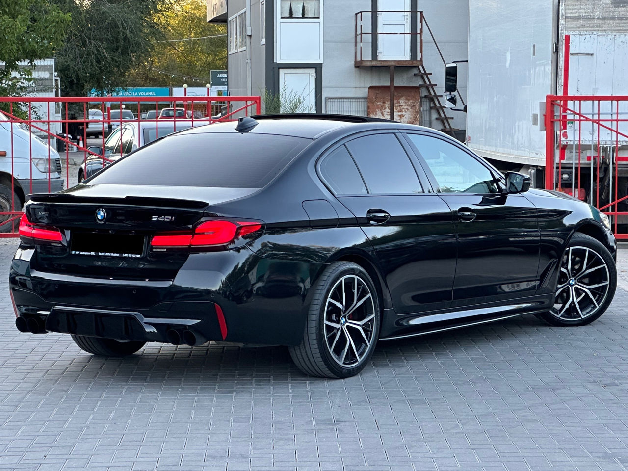 BMW 5 Series an. 2020 cu rulaj 84552 km, Benzină, 48999