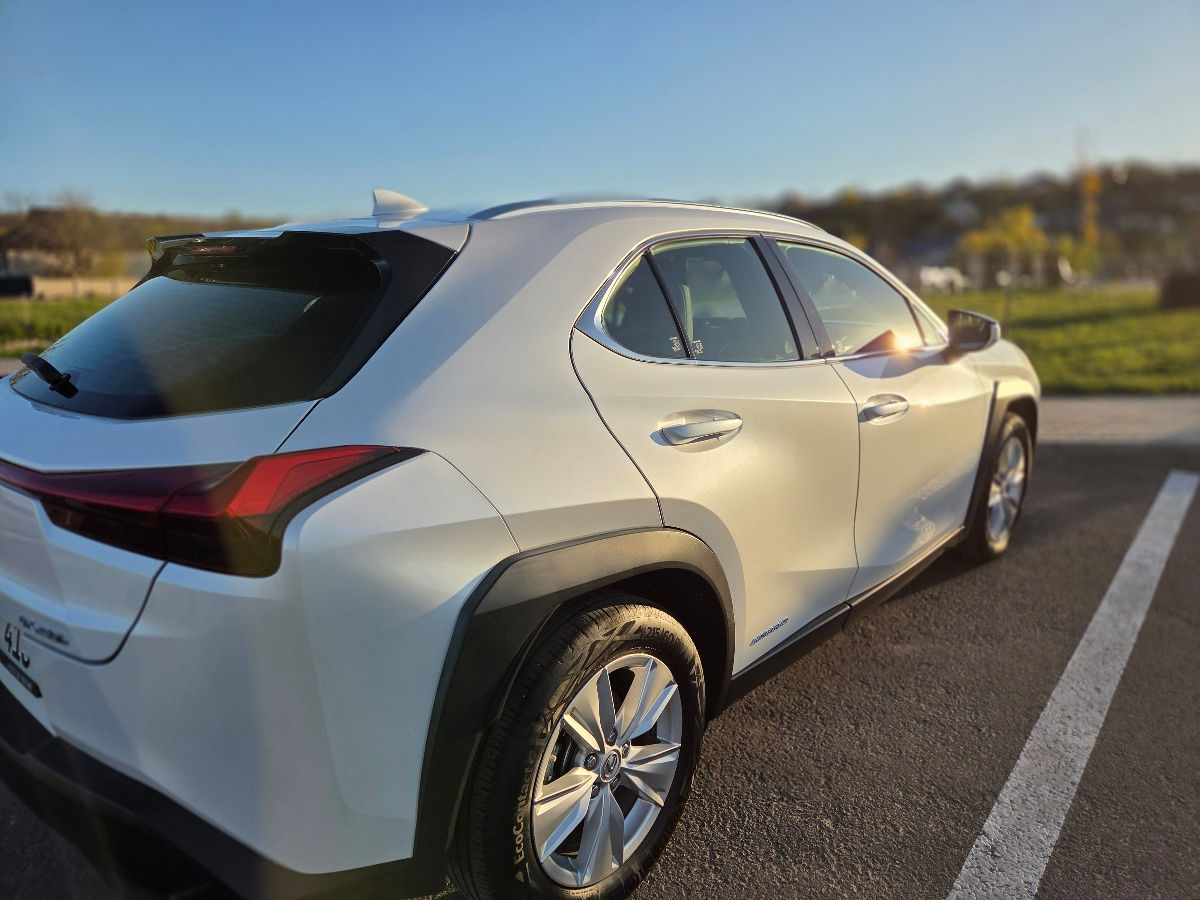 Lexus UX an. 2020 cu rulaj 168 km, Hybrid, 19350