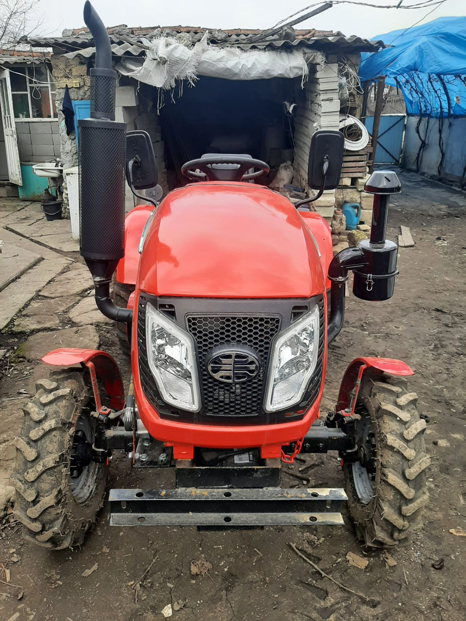 Se vinde tractor , plug ,freza, numar,