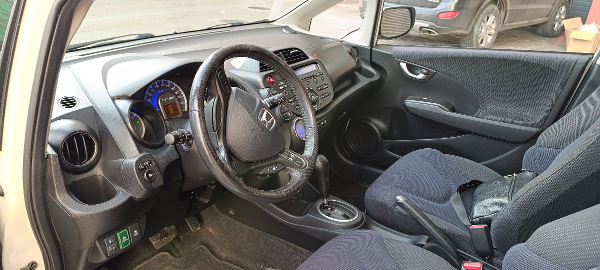 Honda Jazz 2013 г. с пробегом 184 км, Гибрид, 5999