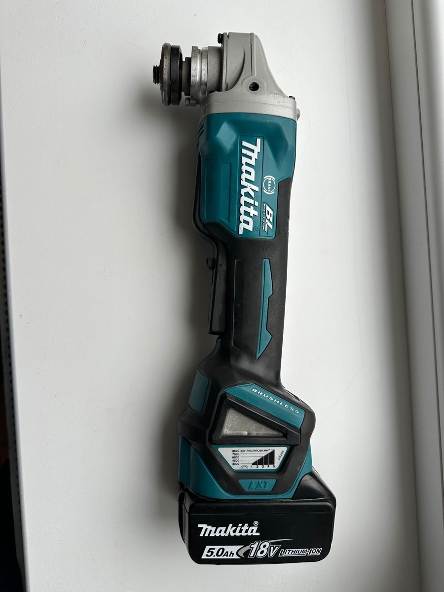 Makita DGA517