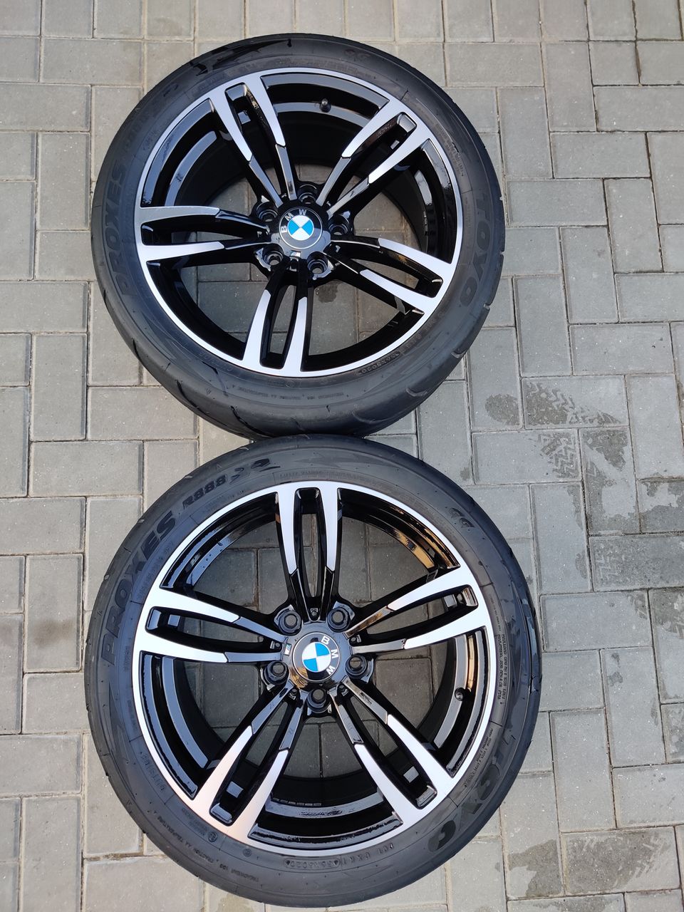 R18 диски BMW + Toyo R888R