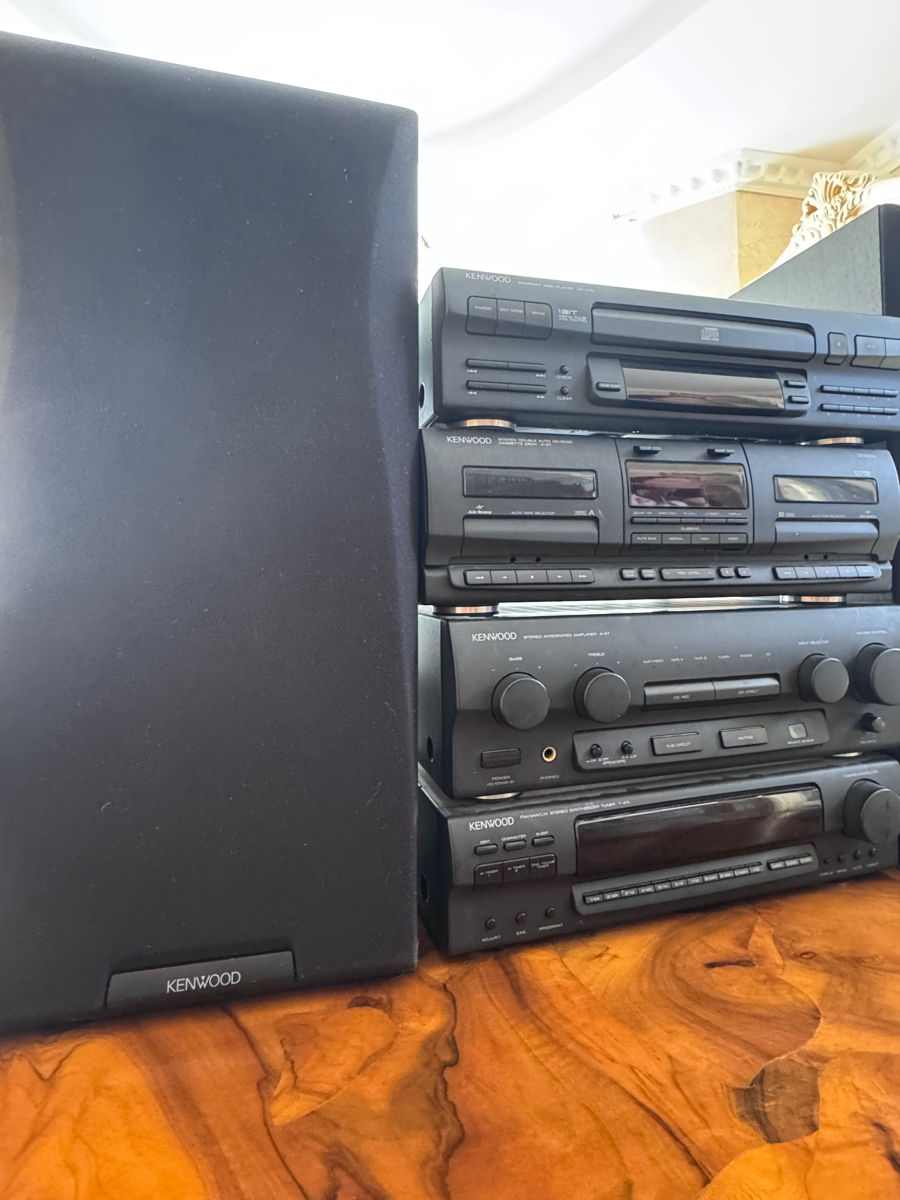 Vând sistem audio stereo Kenwood original, compus din mai multe unități ...