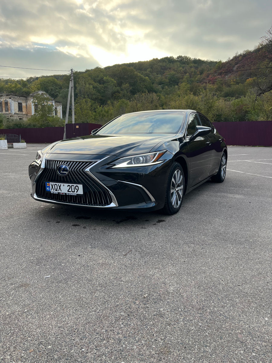Lexus ES Series 2020 г. с пробегом 47800 км, Гибрид, 27000