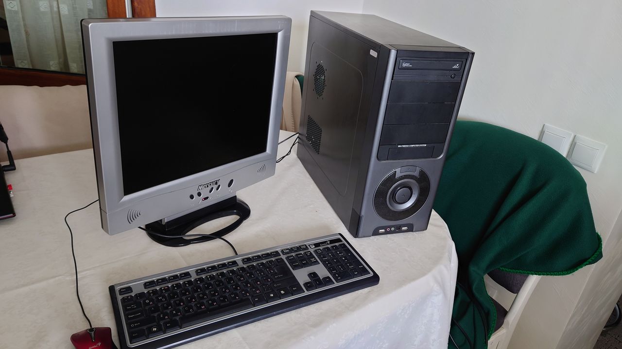 Vind calculator cu monitor 17", claviatura și mouse