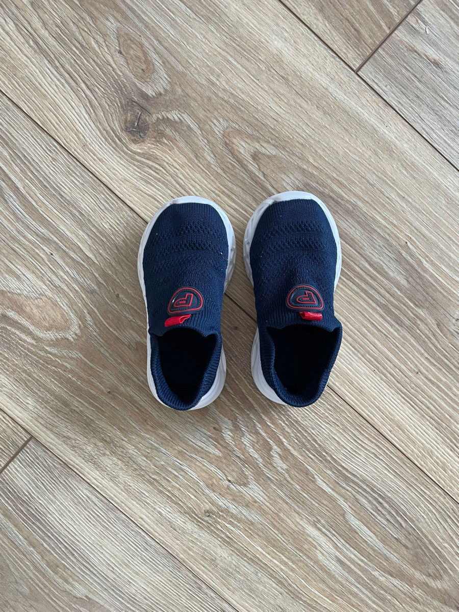 Adidas, Zara (mar. 22,23,24).