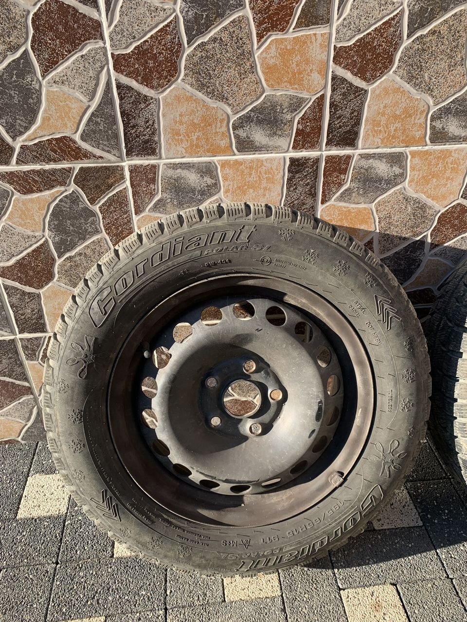 Vand 4 anvelope cu jante