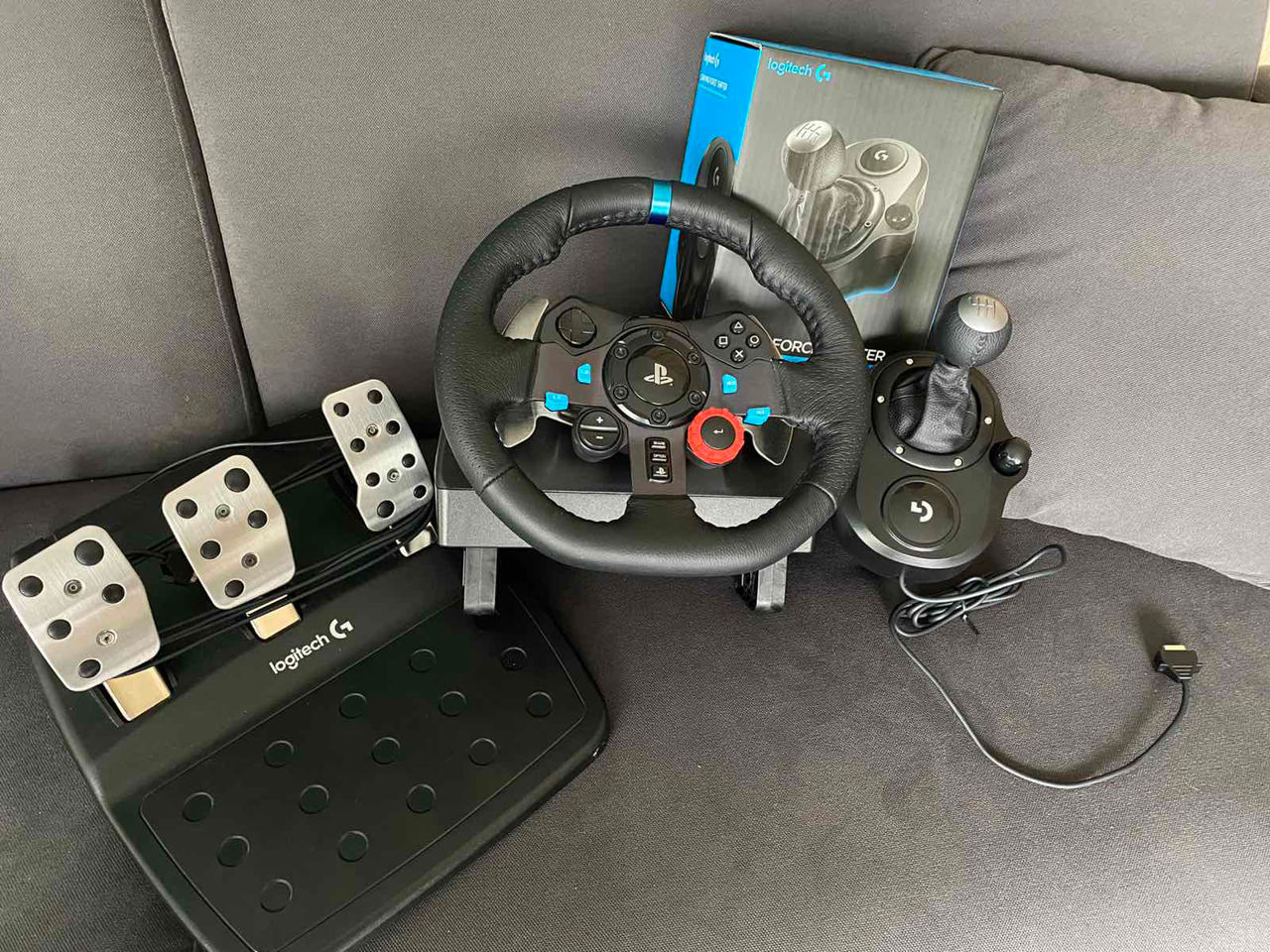 Logitech G29 Driving Force Racing Wheel (PS4 +PS3)