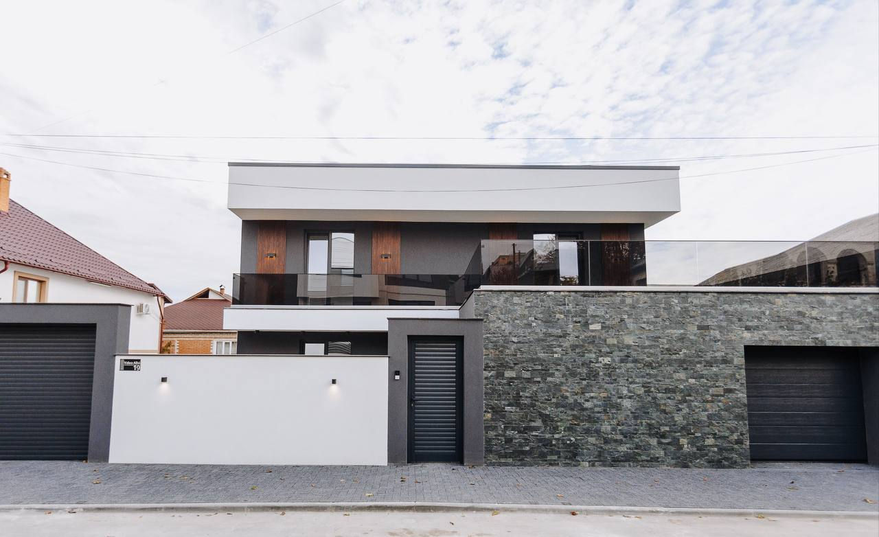 Casă în 2 nivele, sec. Rîșcani, 270 mp + 5 ari!