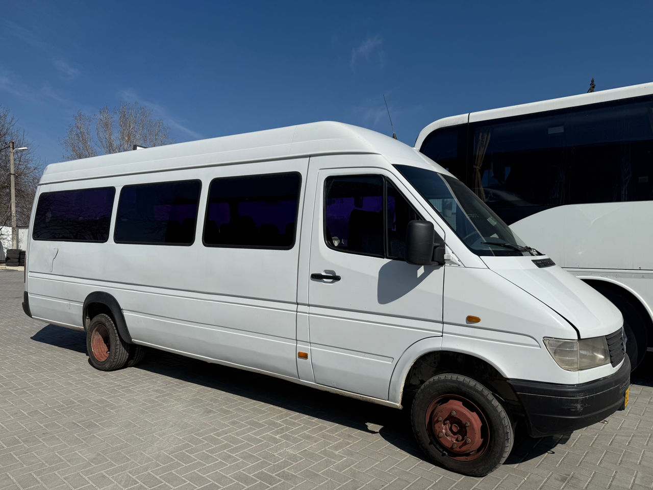Mercedes 412 an. 2000 cu rulaj, Diesel, 5800