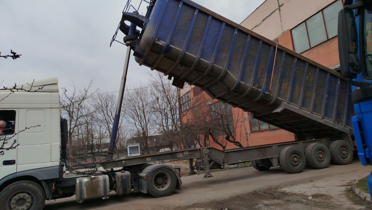 Semiremorca basculanta