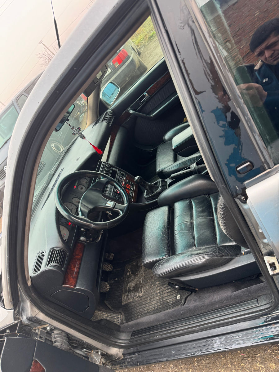 Audi S6 1993 г. с пробегом 250000 км, Бензин, 9000