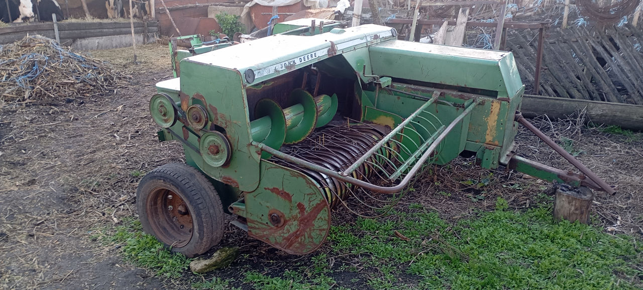 Vind pres samanatoare SPC-6 si tractor IUMZ-6