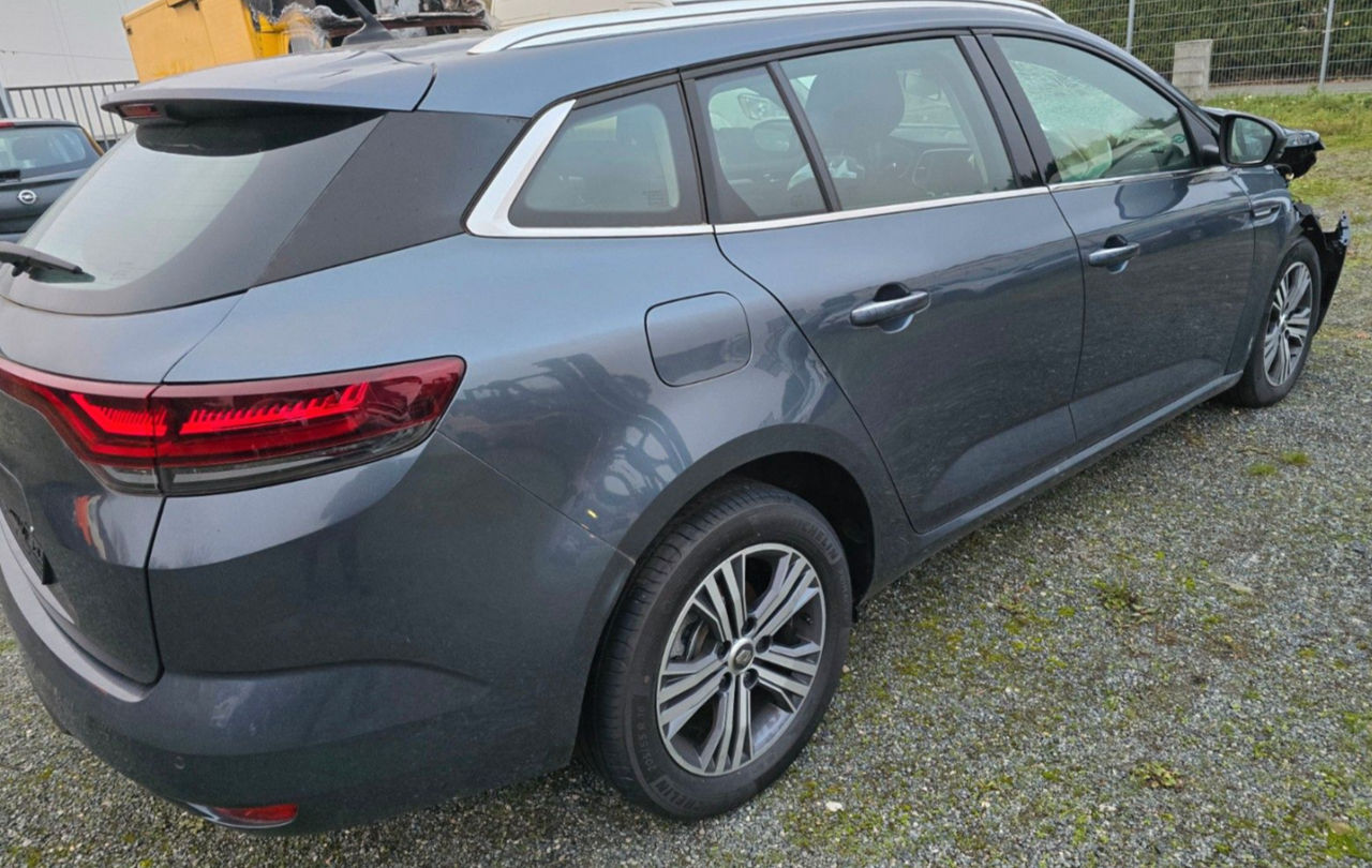 Renault Megane an. 2024 cu rulaj, 7800