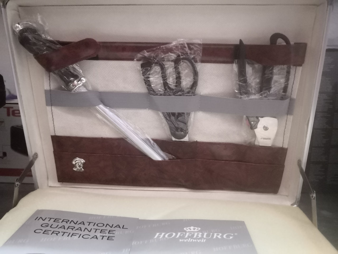 Набор ножей в чемодане