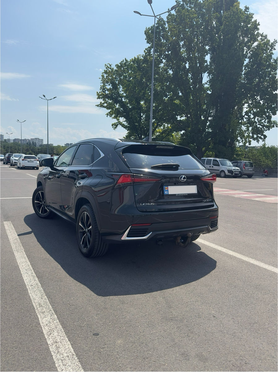 Lexus NX Series an. 2019 cu rulaj 125000 km, Hybrid, 26499