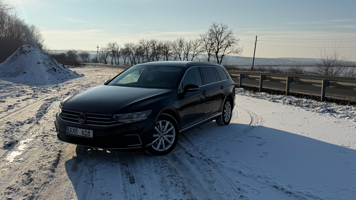 Volkswagen Passat an. 2022 cu rulaj 186000 km, Plug-in Hybrid (benzină ...