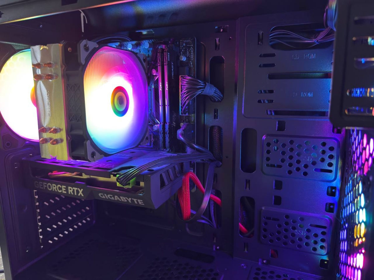 Vând PC+Monitor+Tastatură