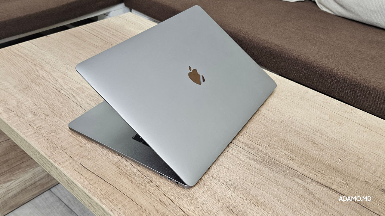 Macbook Pro 15 2017 (i7 8x 4.00Ghz, 16Gb, SSD 256GB, Radeon Pro 450 2Gb)