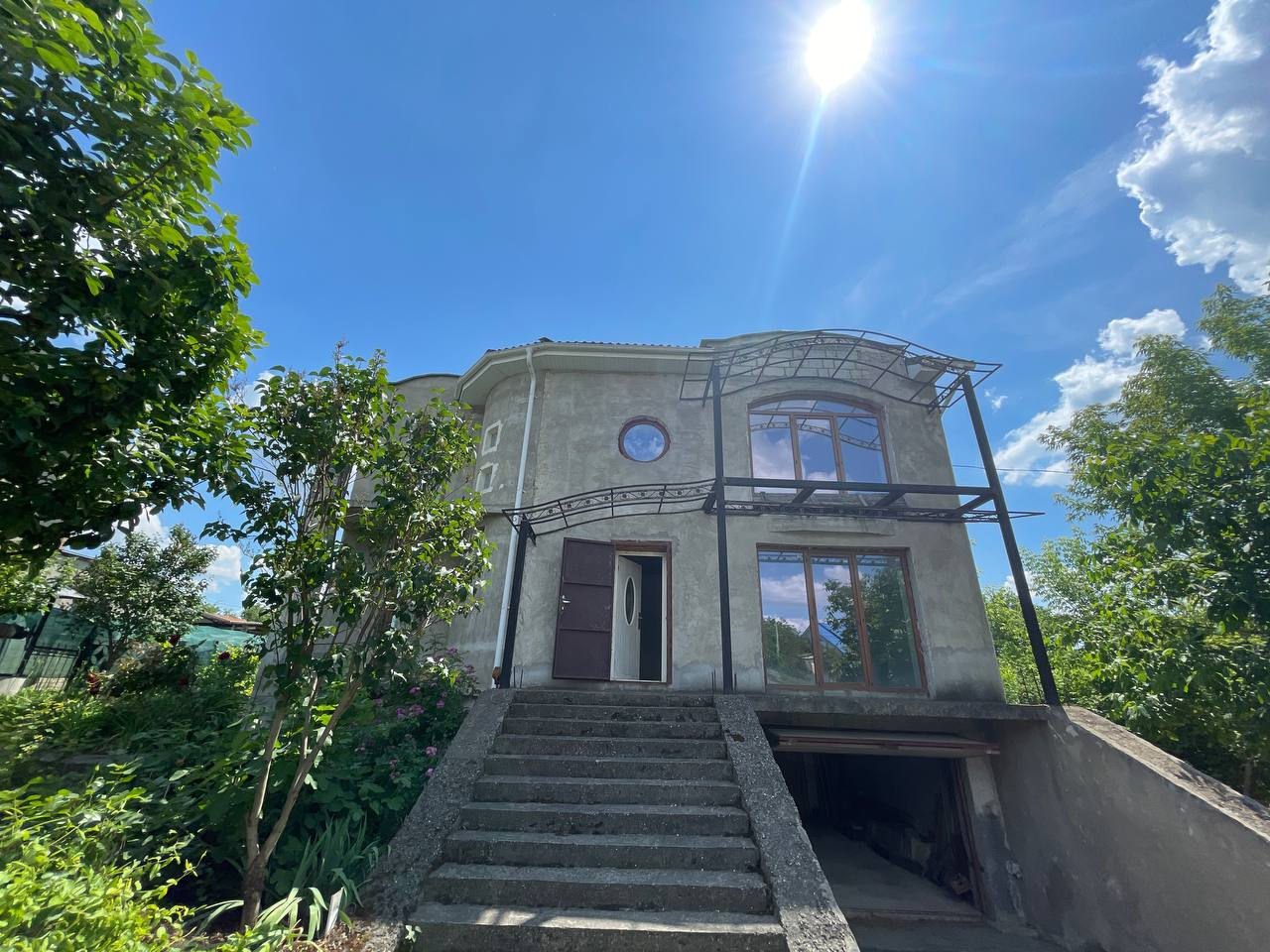 Casă în 2 nivele, Budești, 160 mp + 6 ari!