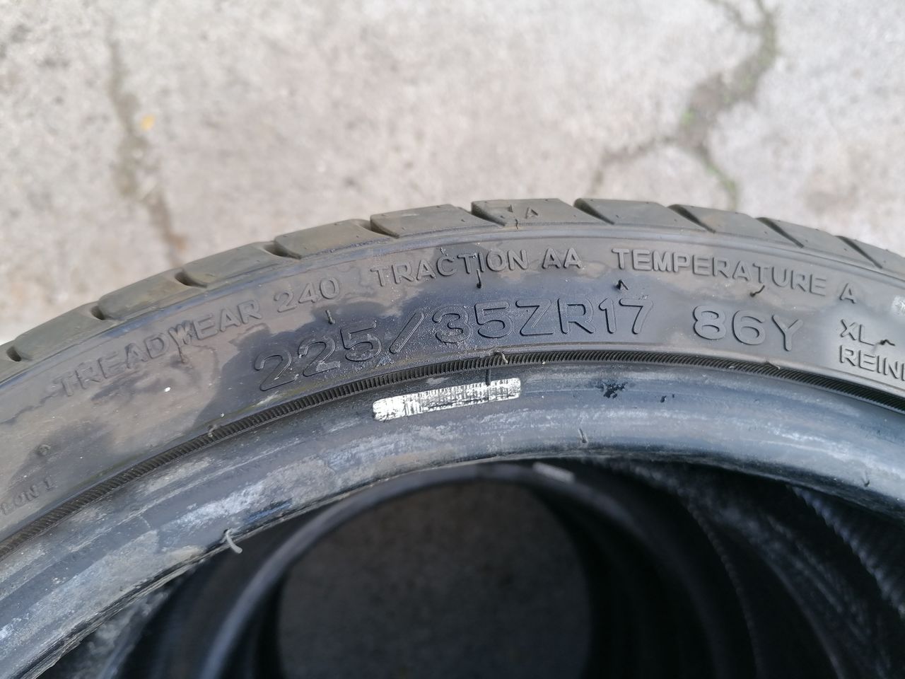 2x 225/35R17 noi de vara