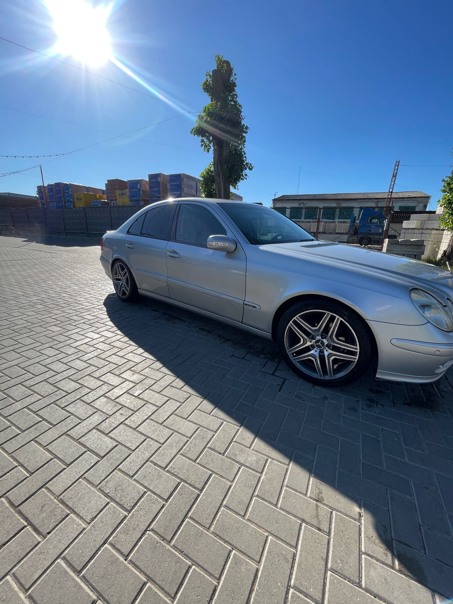 Mercedes E-Class an. 2002 cu rulaj 220000 km, Diesel, 3200