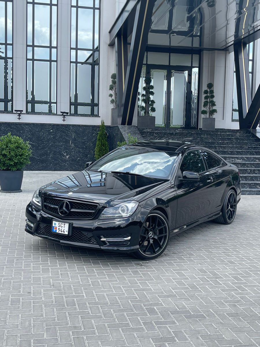 Mercedes C-Class Coupe an. 2014 cu rulaj 135000 km, Benzină, 15999