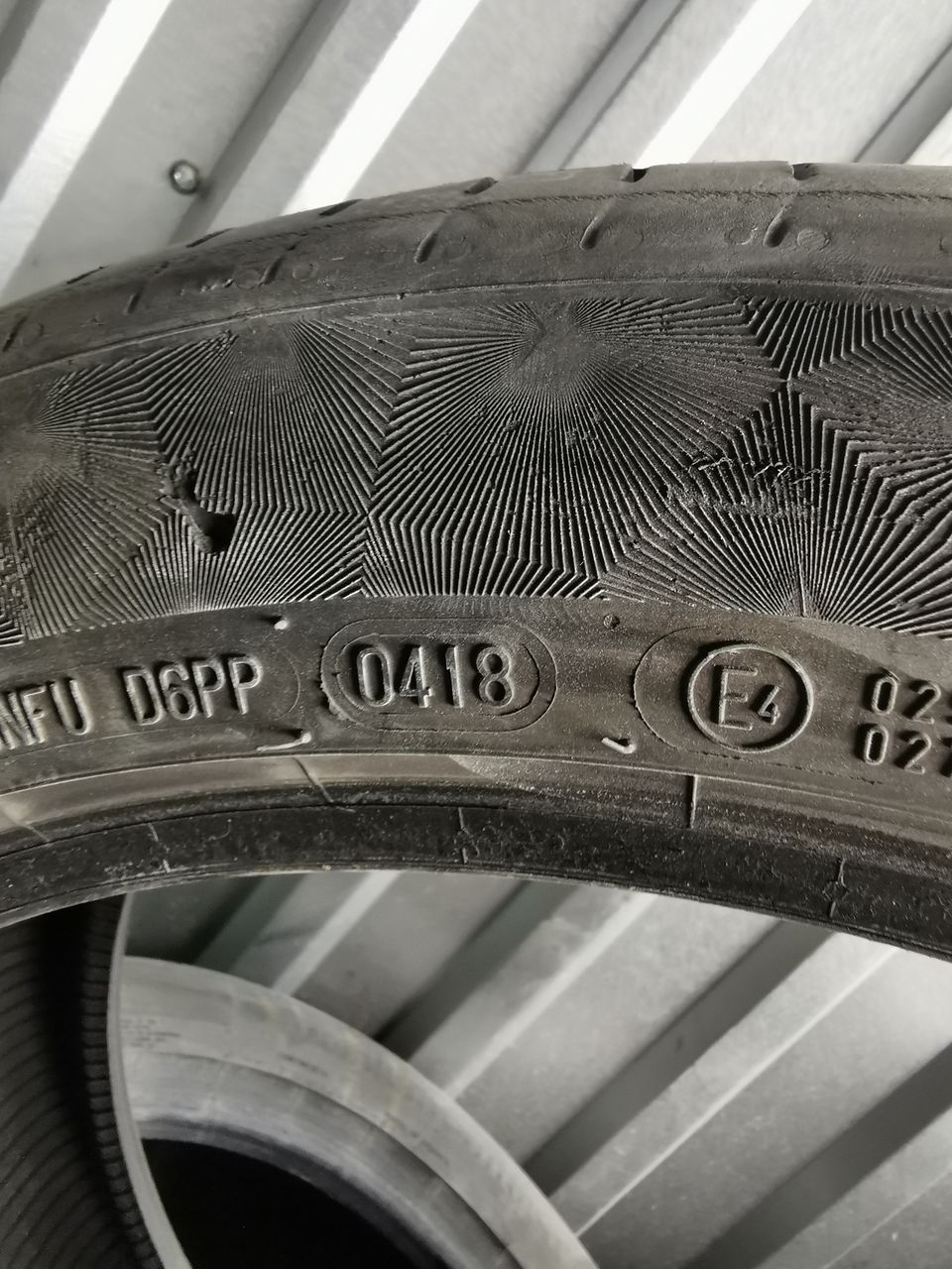 235.45.r18 continental