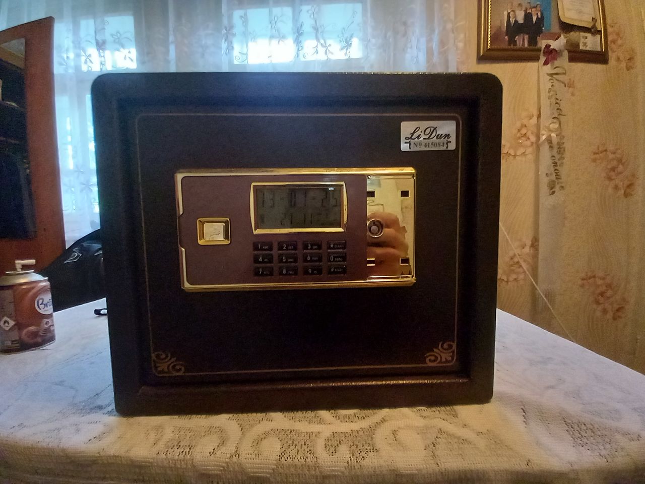 Safeu electronic pentru arme şi bani