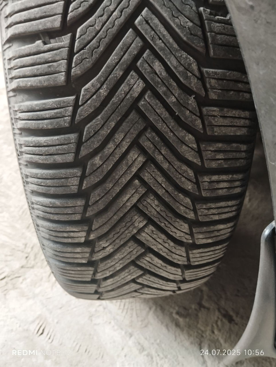 vînd anvelope de iarnâ de model Michelin 215/55r17 anul 2019