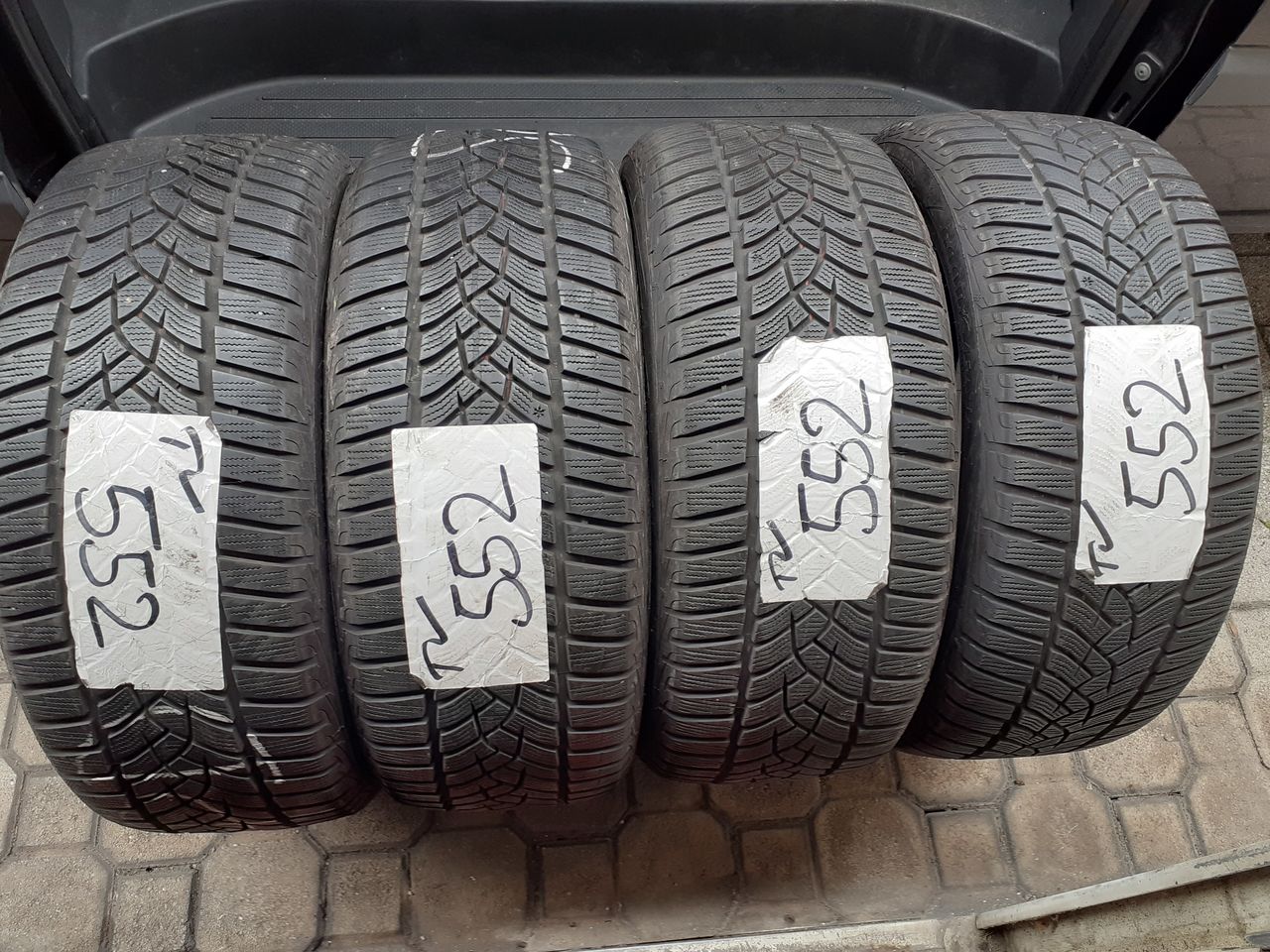 225 50 R17 Goodyear Ultragrip Performance