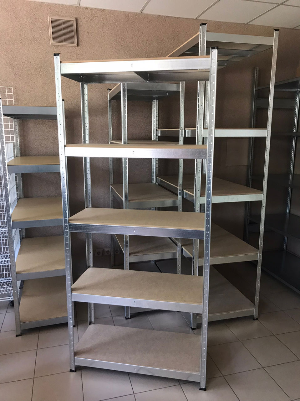 Stelaje de arhivă / debara / garaj