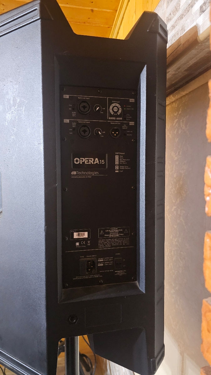 Vind boxa activa DB Technologies Opera 15+stativ