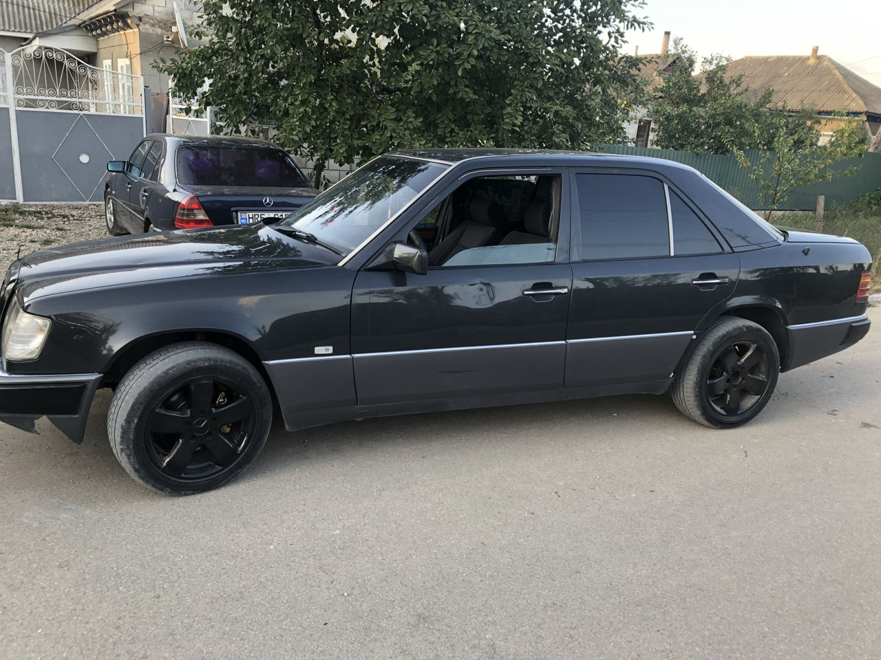 Mercedes Series (W124)