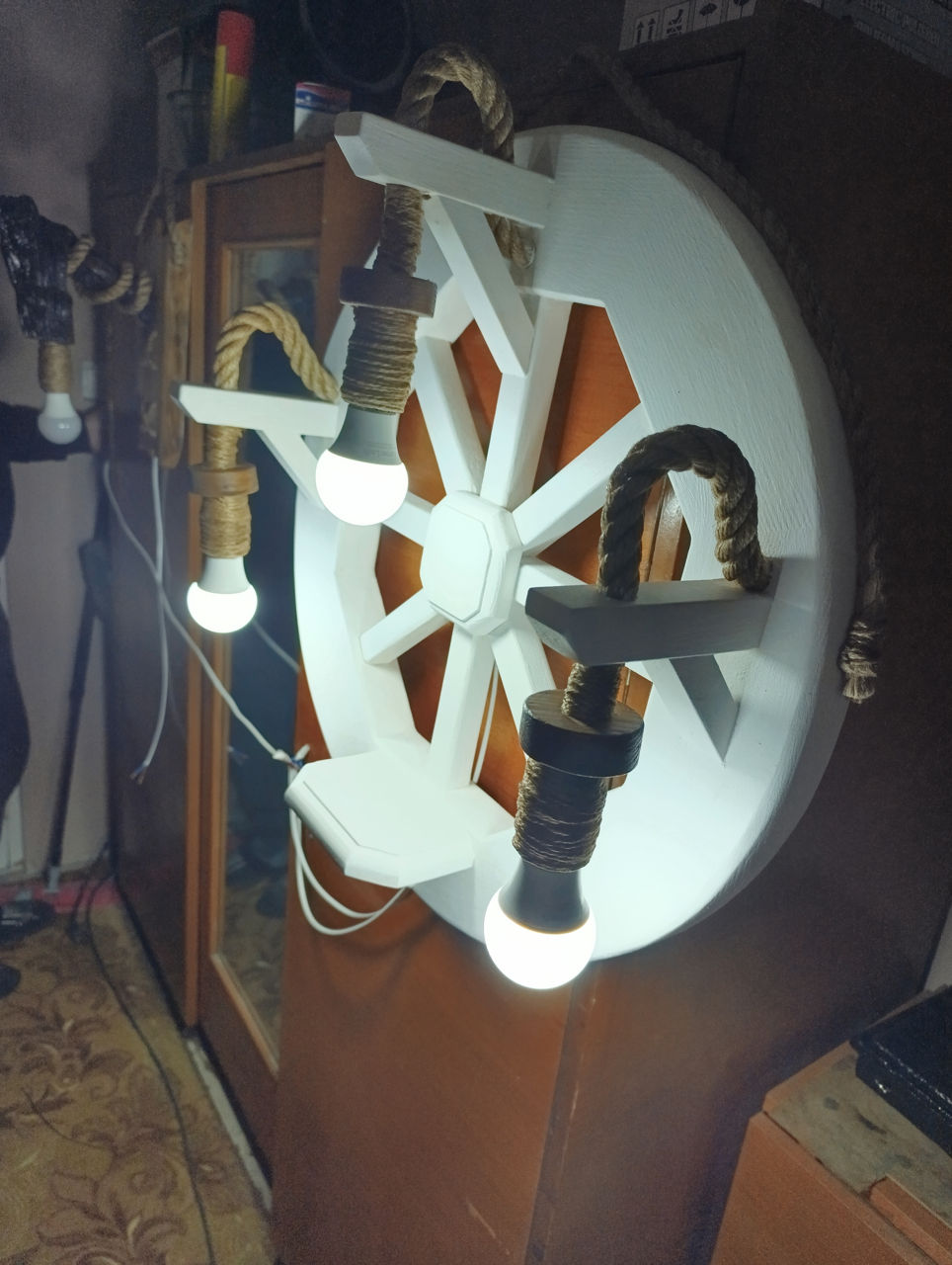 Felinar de perete din lemn