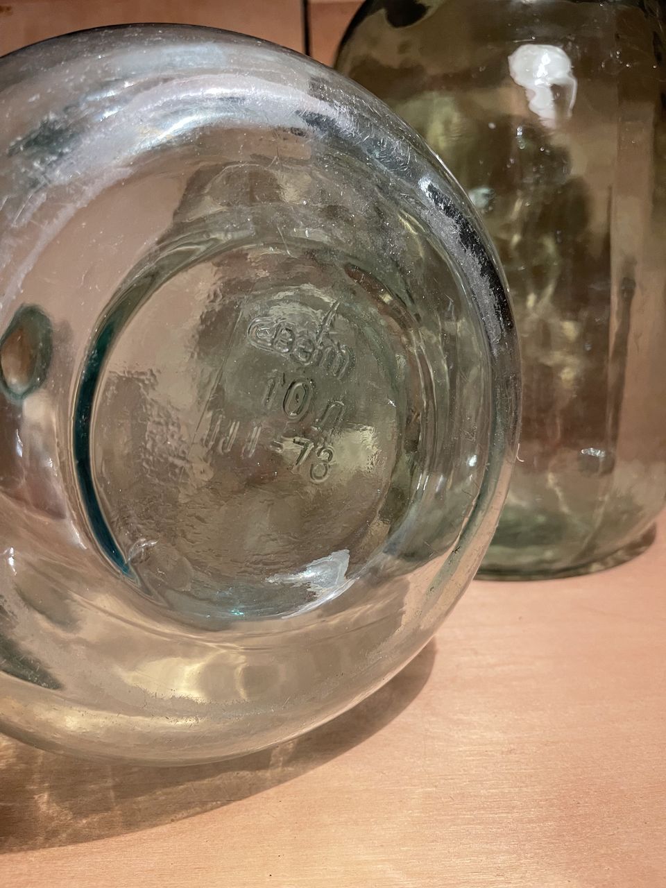 Продам банку стеклянную 10 литров