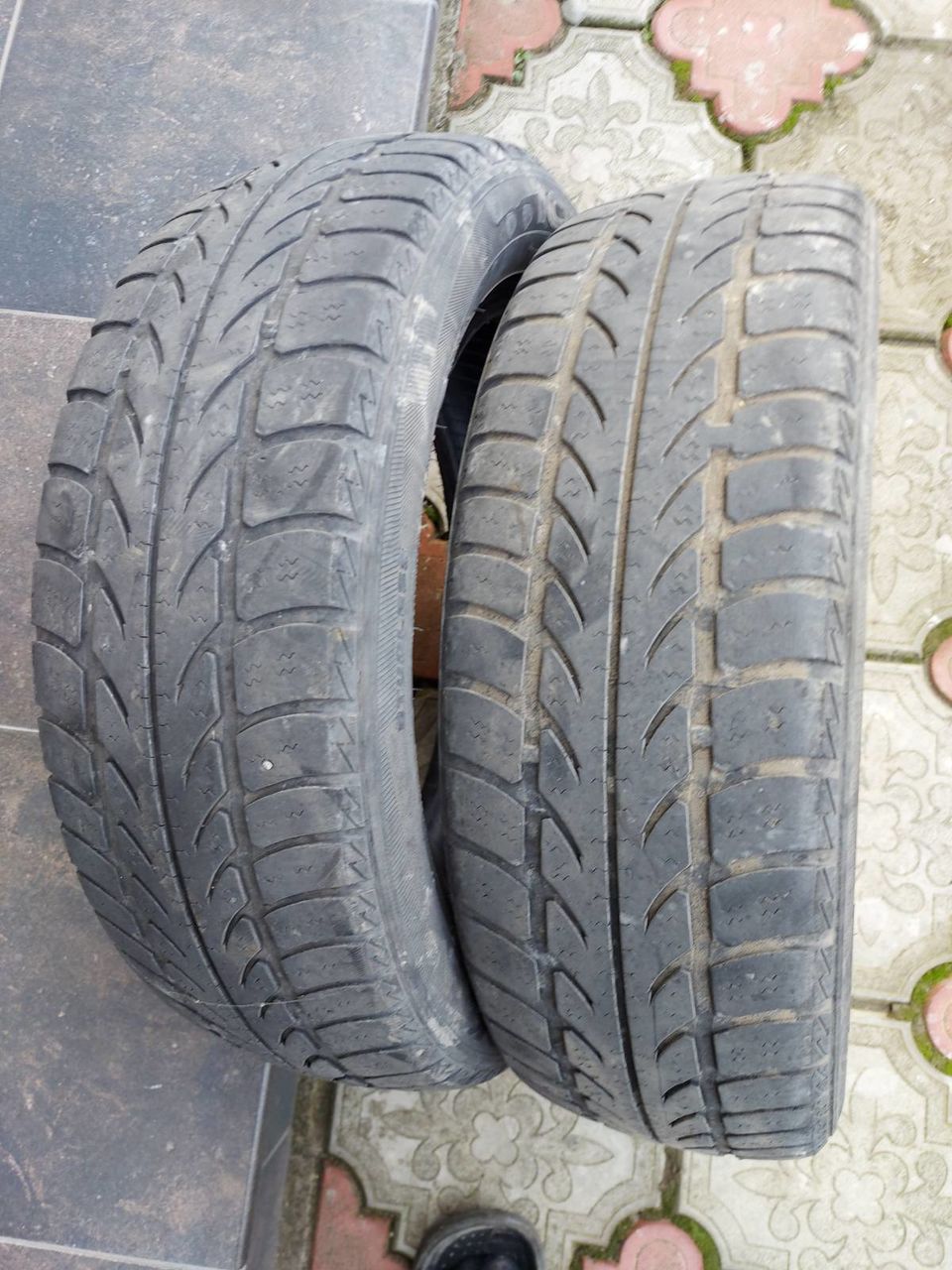 Două anvelope 165/60/R14