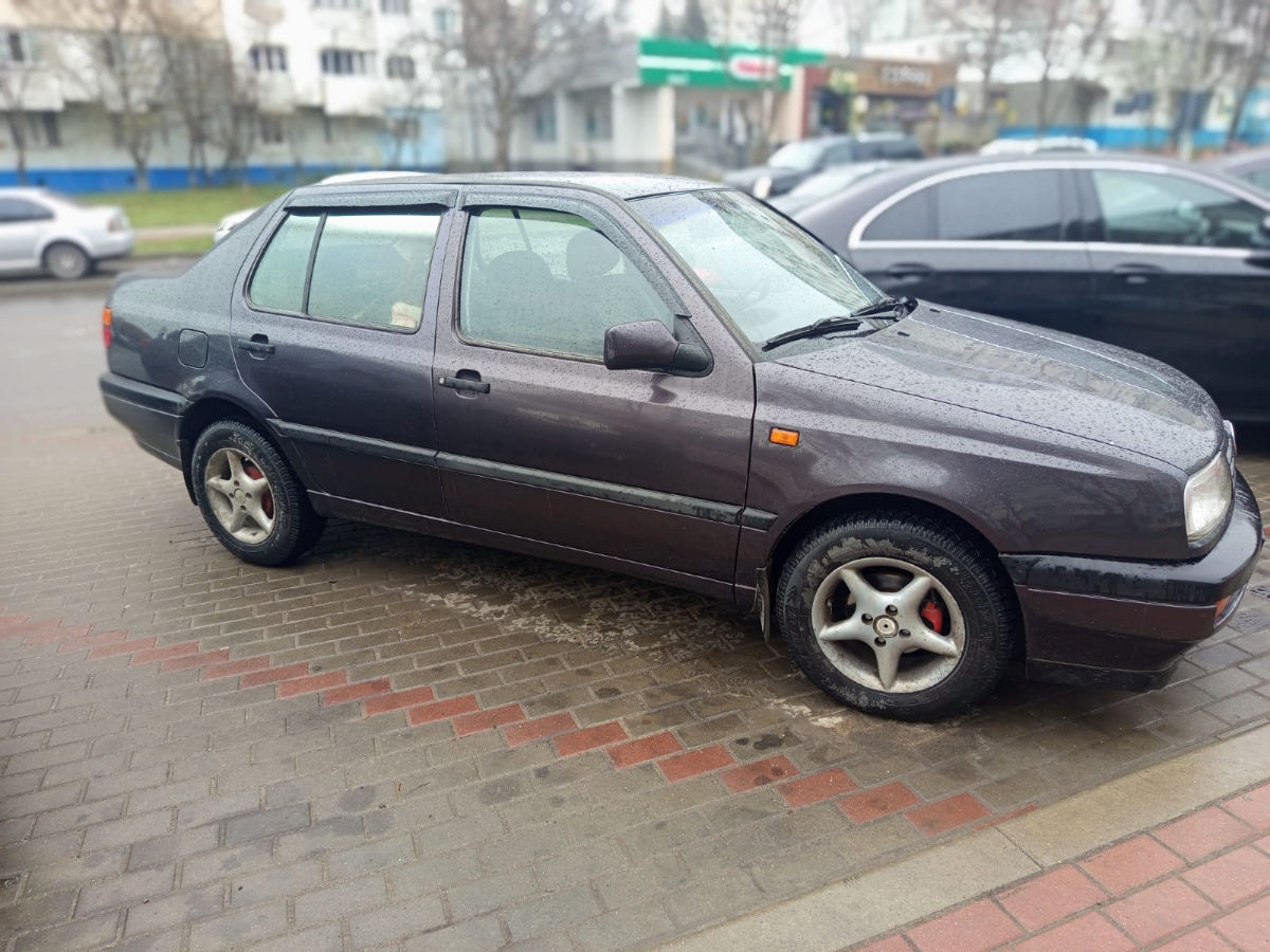 Volkswagen Vento 1996 г. с пробегом 230421 км, Бензин, 1400