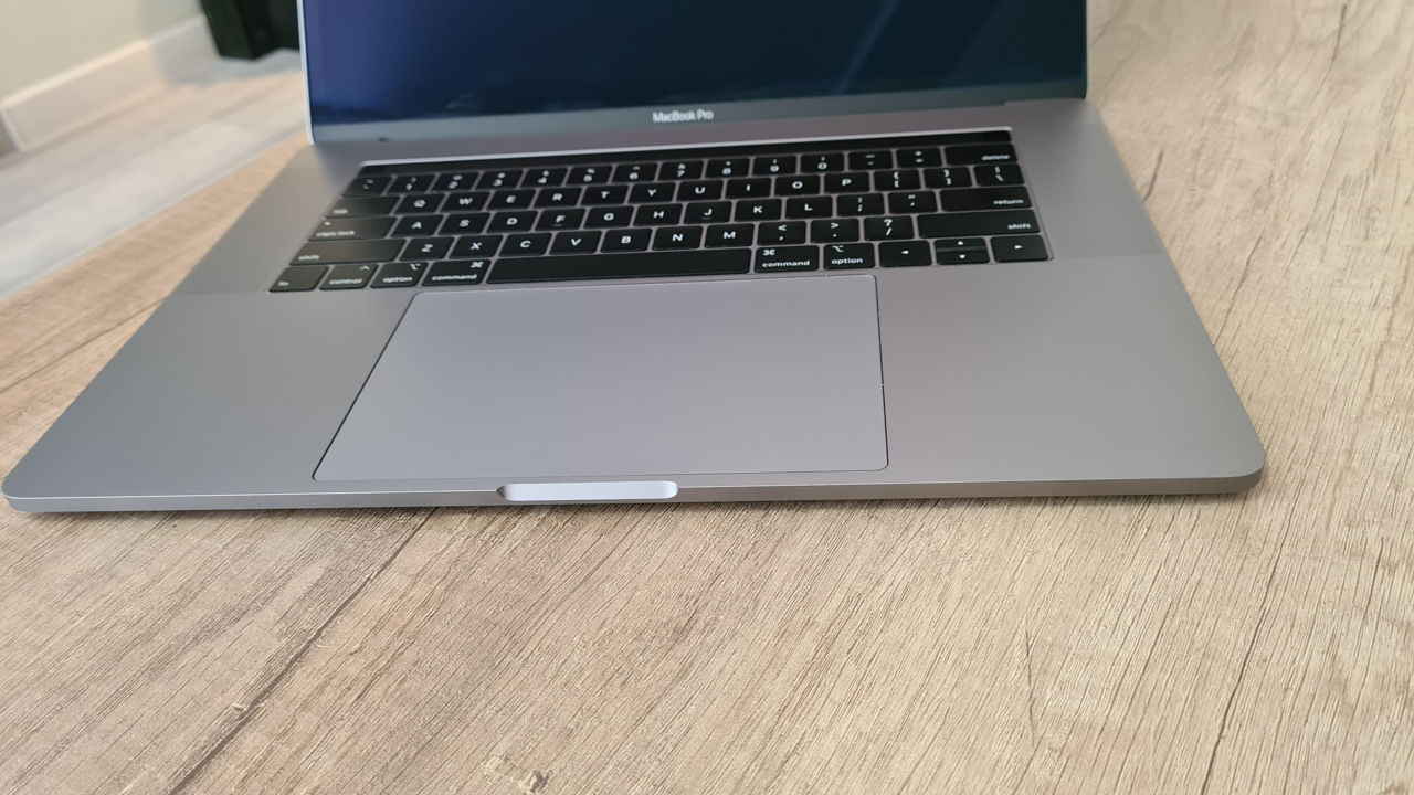 Macbook Pro 15 2019 (i9 16x 5.00Ghz, 32Gb, 512Gb, Radeon Pro 555X 4Gb)