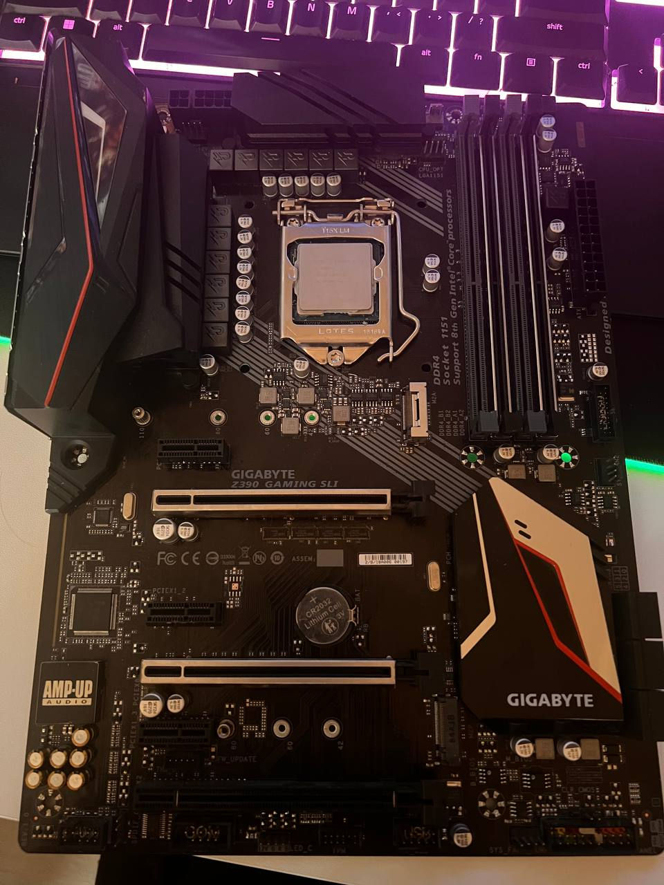 Procesor i9-9900k + placă de bază Z390 Gaming SLI